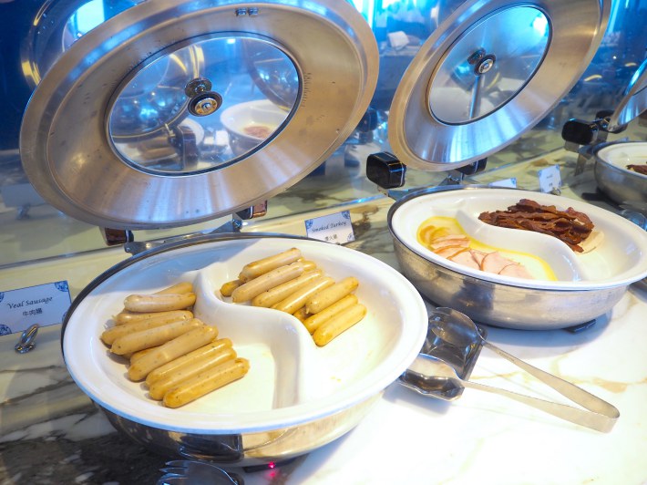 The Ritz-Carlton Hong Kong Club Lounge - Elite Lounge With Excellent ...