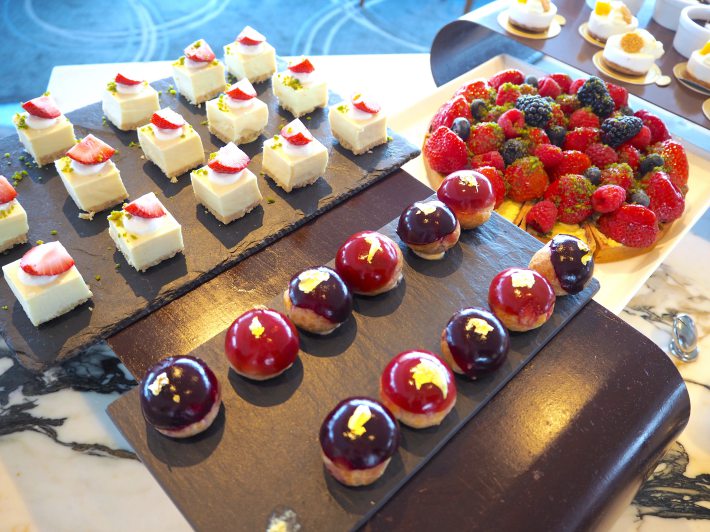 The Ritz-Carlton Hong Kong Club Lounge - Elite Lounge With Excellent ...