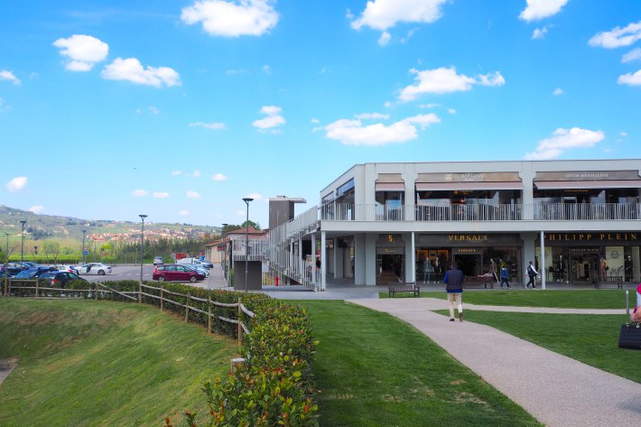 The Mall Florence - Luxury Outlet in Italy With Unbelievable Discounts ...